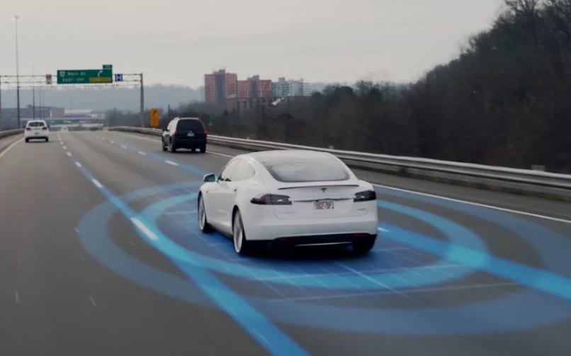 Tesla Autopilot predvidio sudar (VIDEO) | Taster