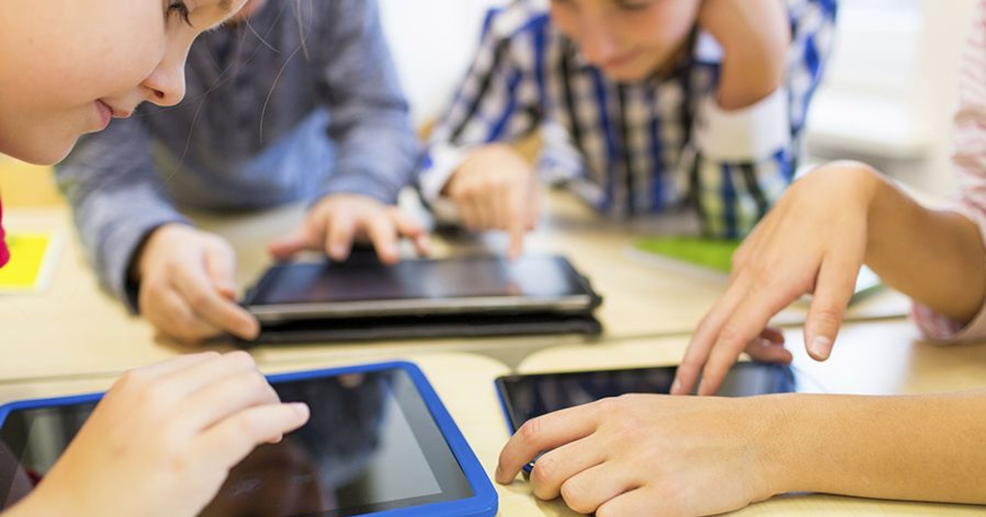 Kako savremene i digitalne tehnologije utiču na razvoj djece | Taster